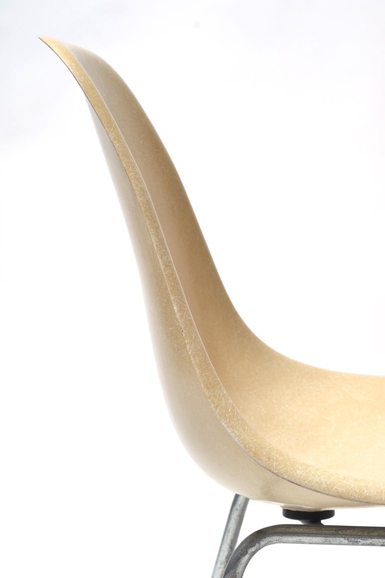 Herman Miller Eames Parchment DSX Fiberglass Shell Chair at 1stDibs