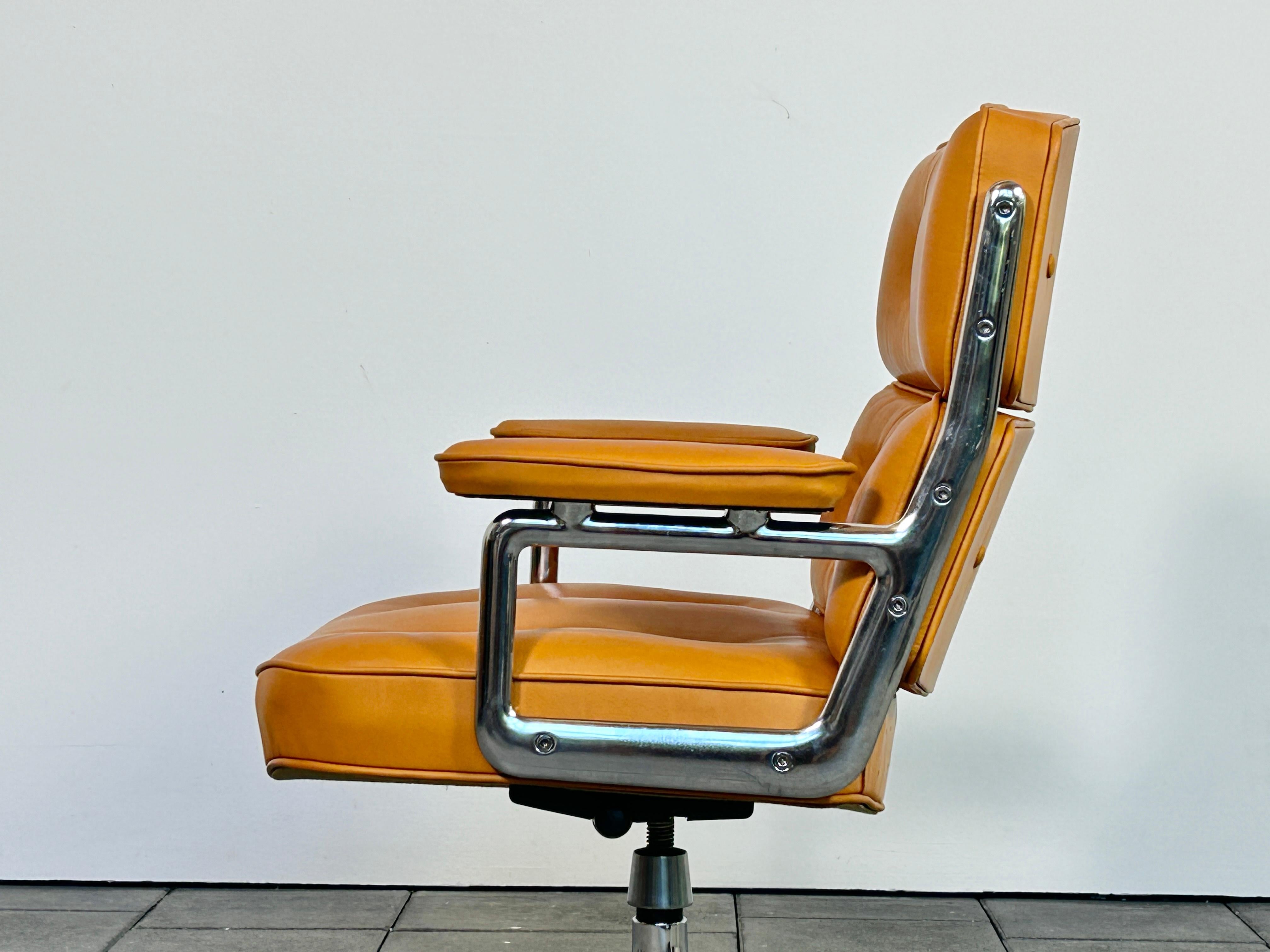 Herman Miller ES104 Lobby / Time Life Chair Designed by Charles and Ray ...
