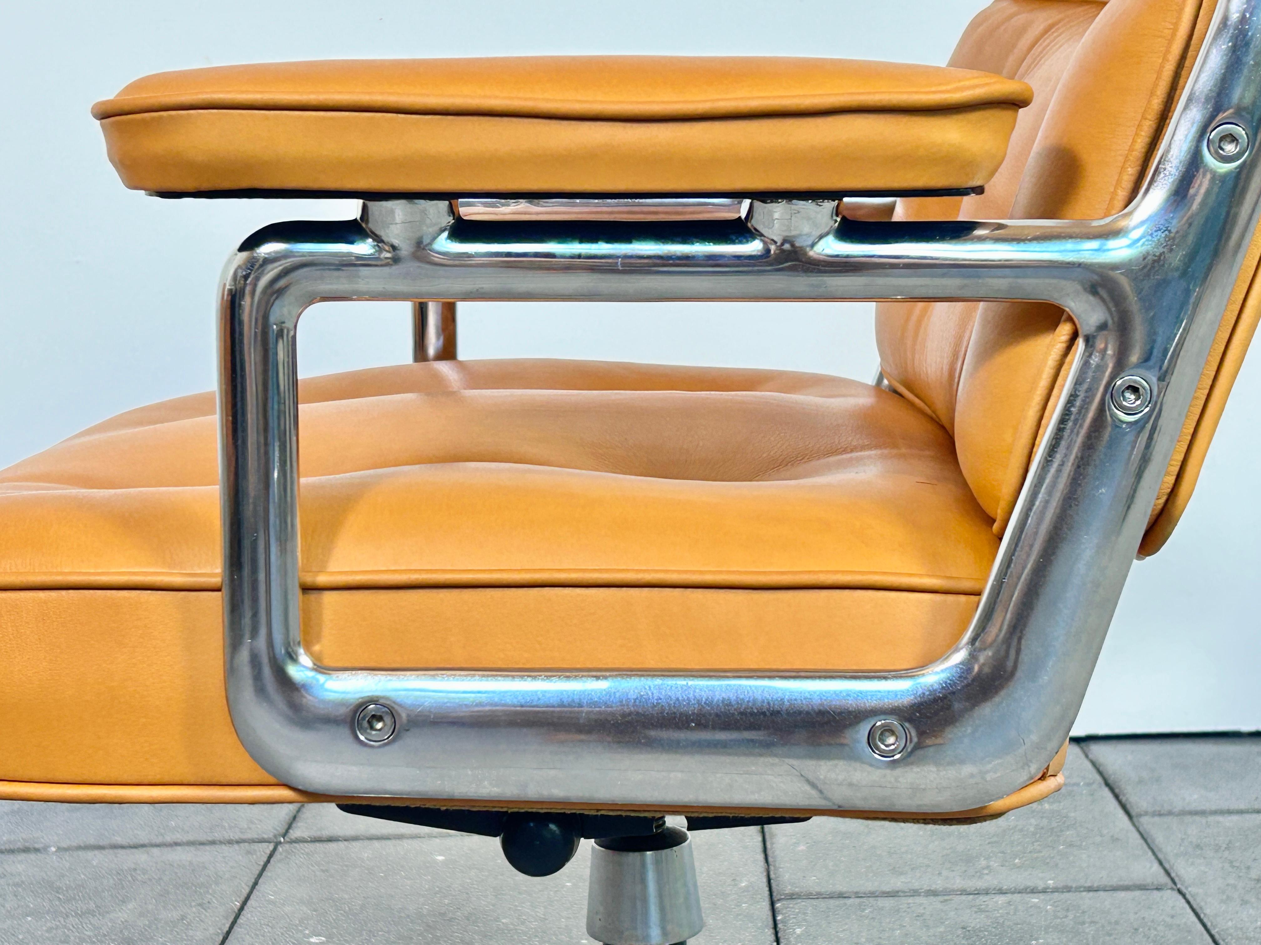 Herman Miller ES104 Lobby / Time Life Chair Designed by Charles and Ray ...