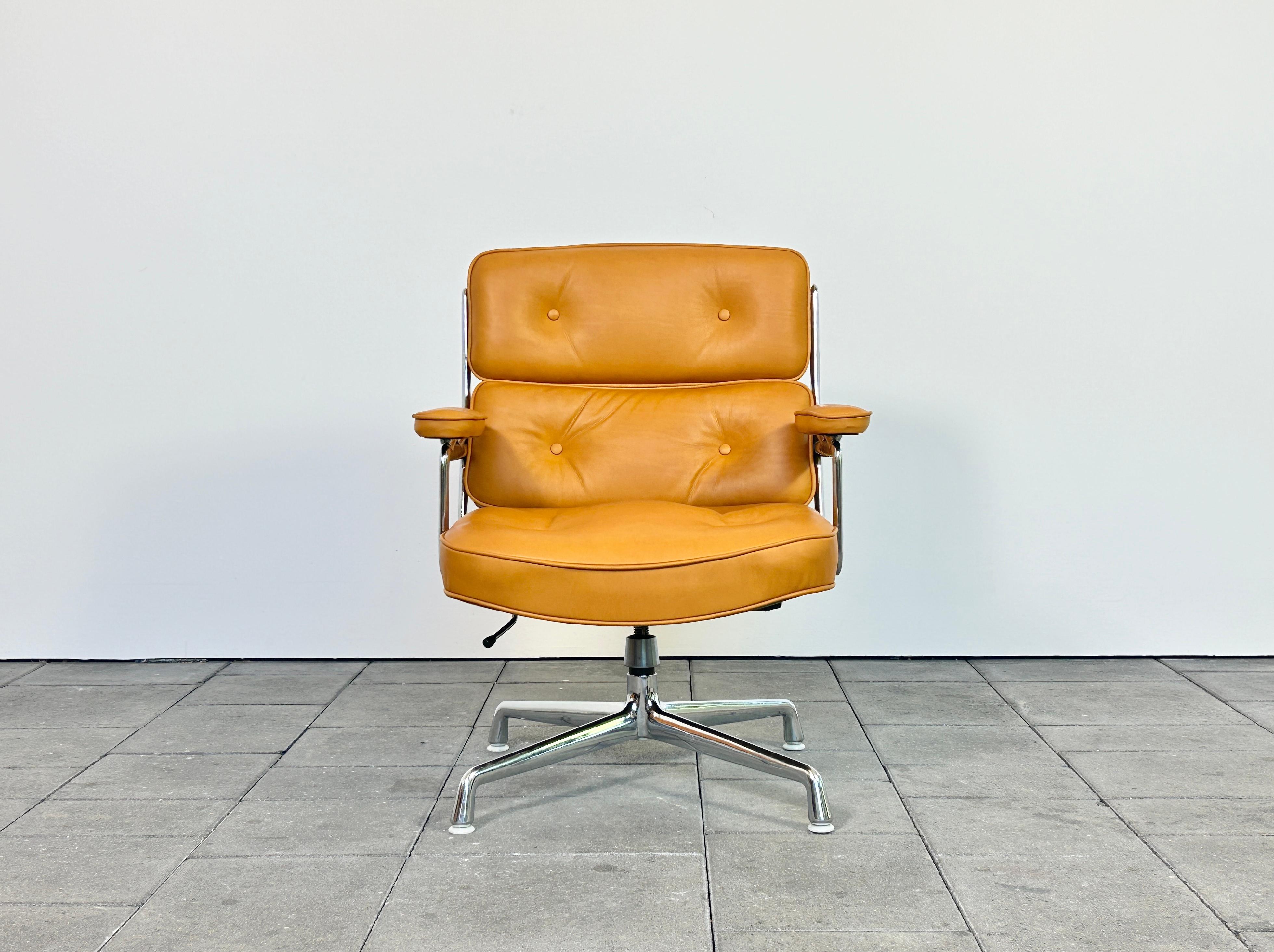 Herman Miller ES104 Lobby / Time Life Chair Designed by Charles and Ray ...