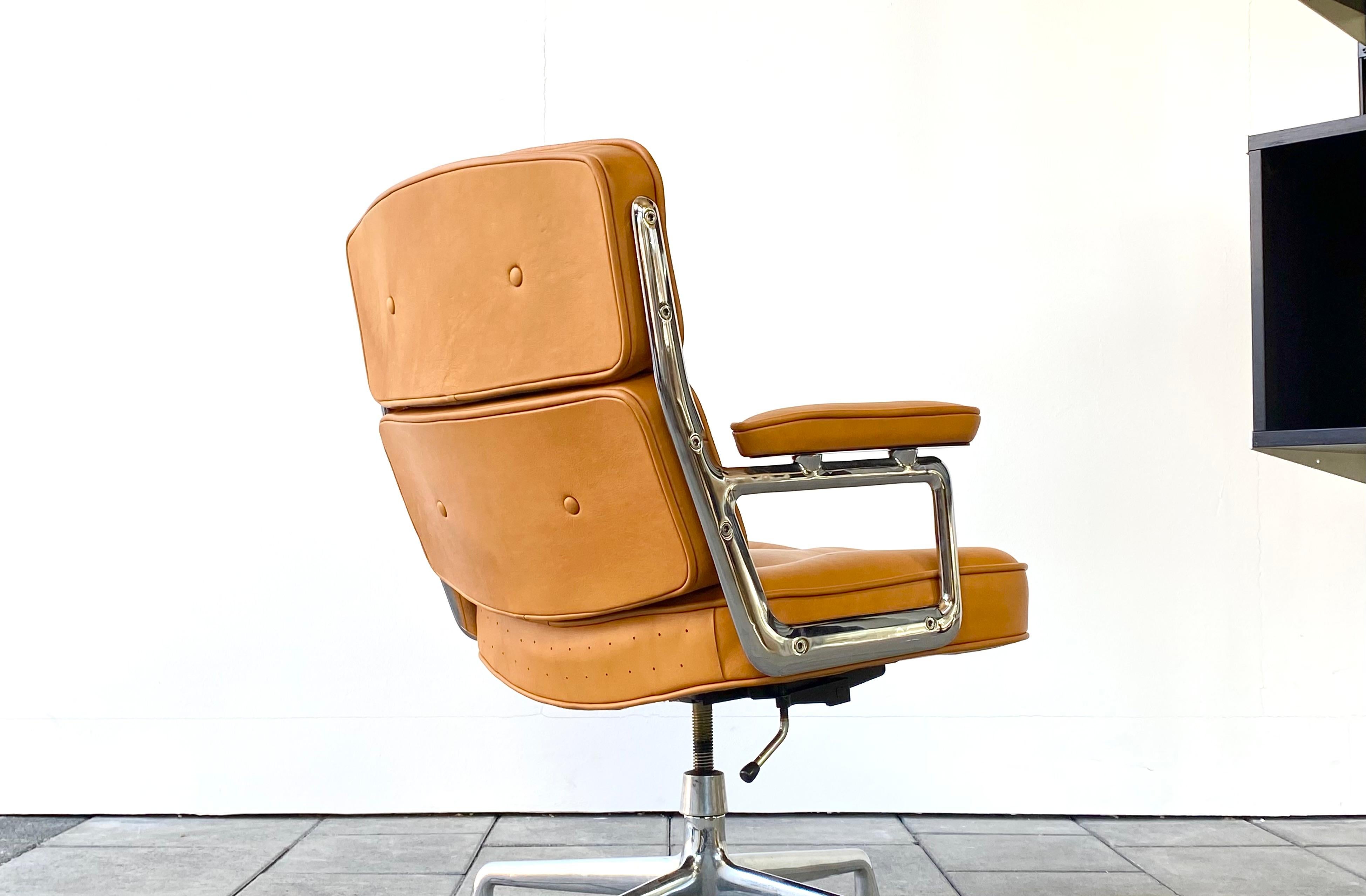 Herman Miller ES104 Lobby / Time Life Chair Designed by Charles and Ray ...