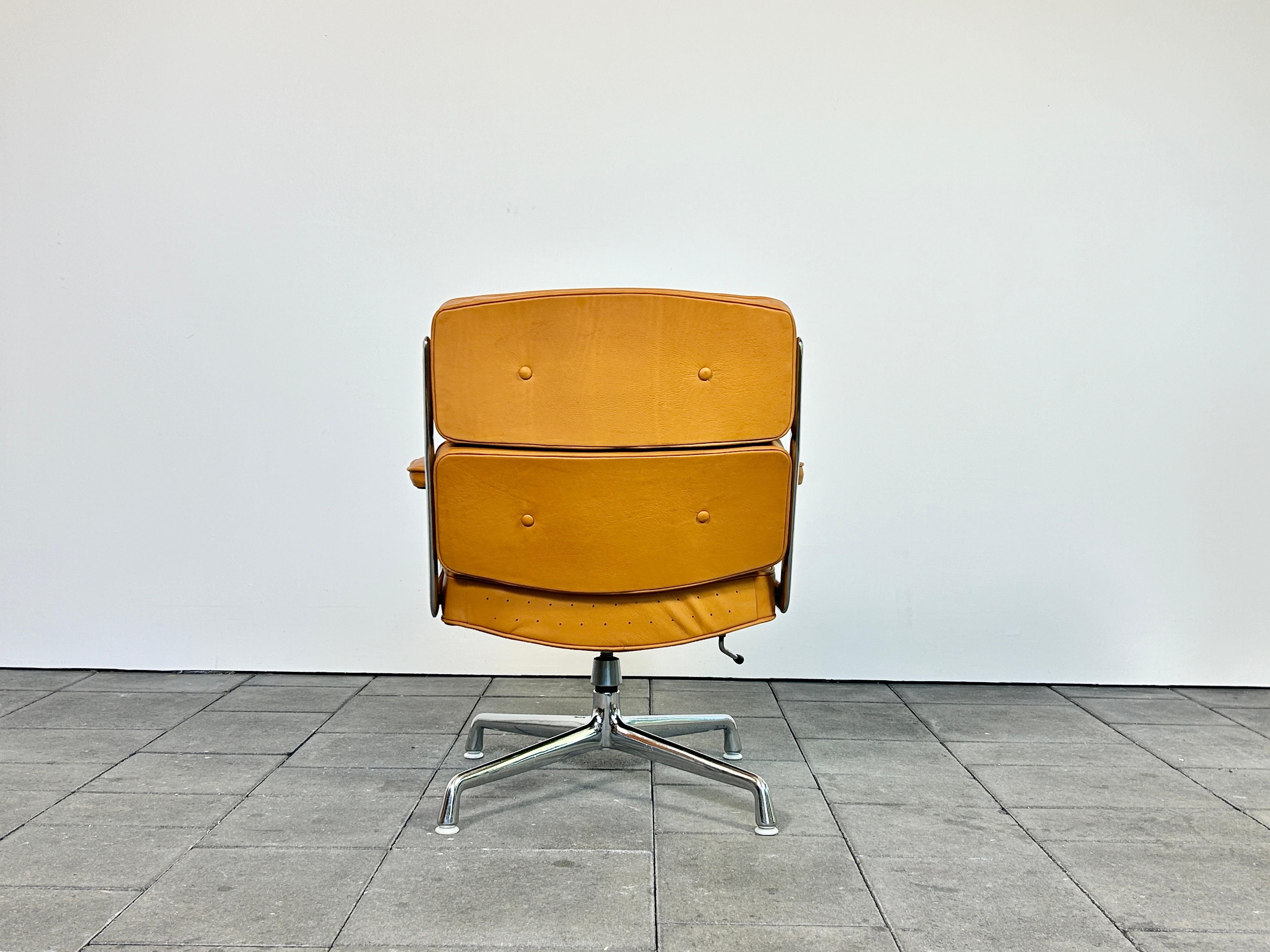 Herman Miller ES104 Lobby / Time Life Chair Designed by Charles and Ray ...