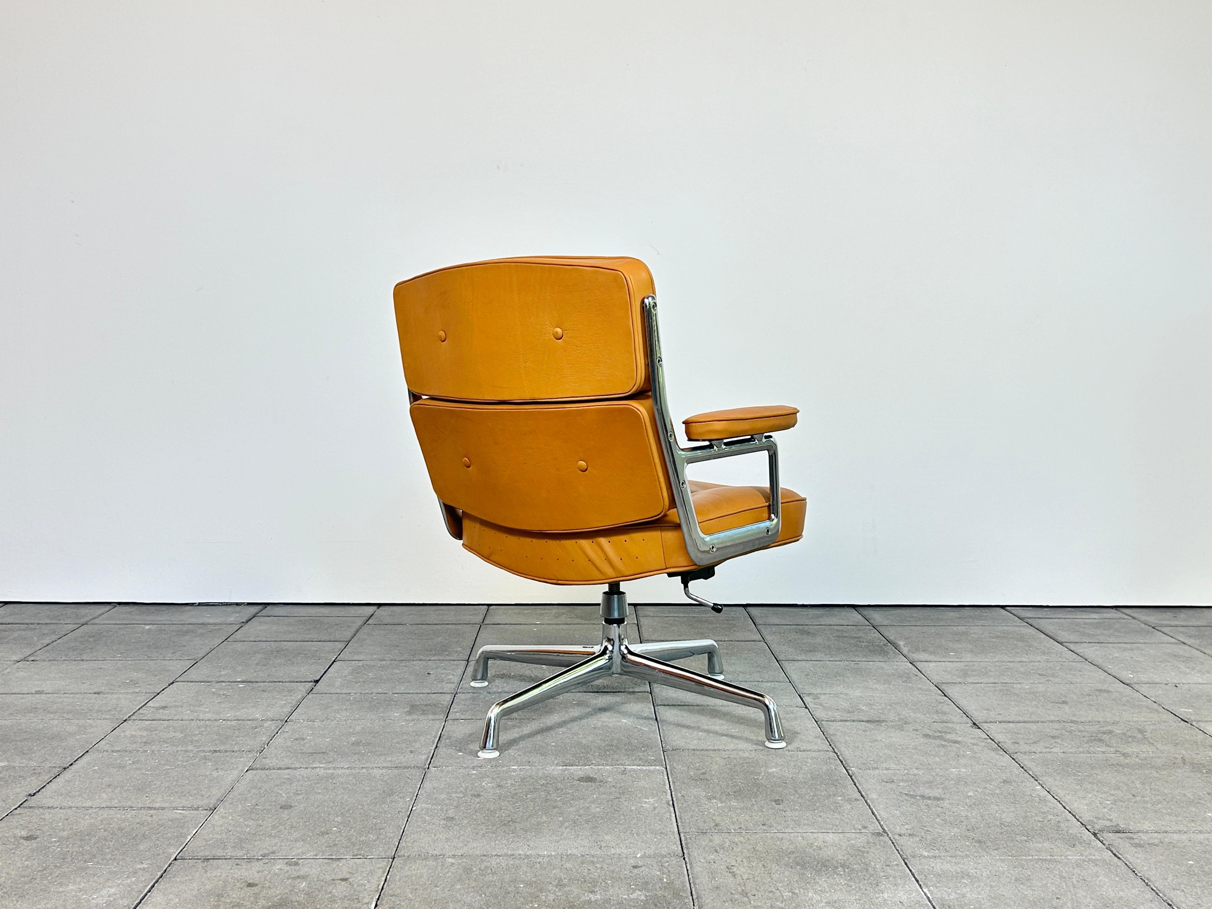 Herman Miller ES104 Lobby / Time Life Chair Designed by Charles and Ray ...
