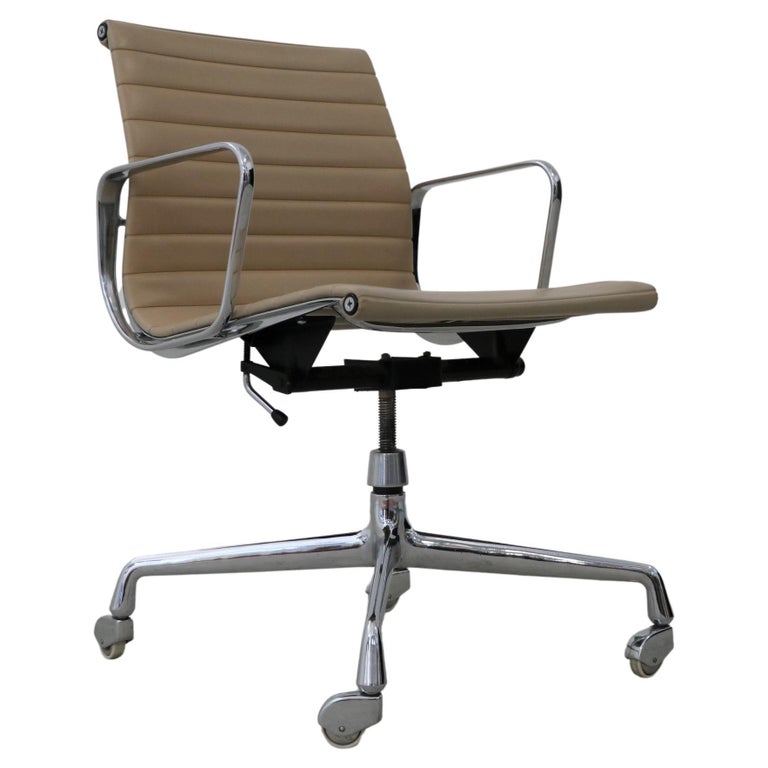 Herman Miller Bro- Drehstuhl EA 117 Skai/Vinyl Beige Charles Eames ...