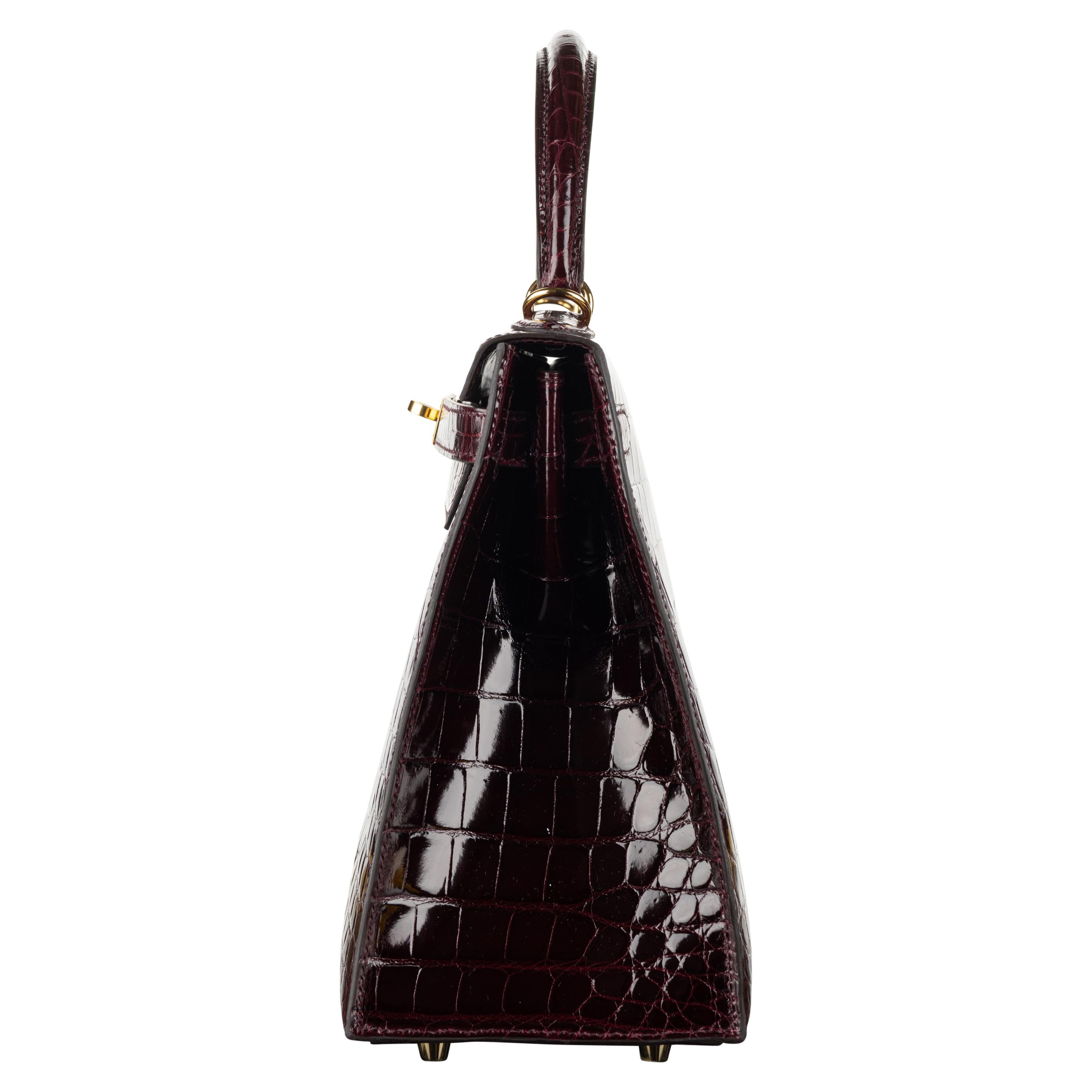 Hermès 28cm Kelly Sellier Bordeaux Shiny Nilo Gold Hardware 2022 at ...