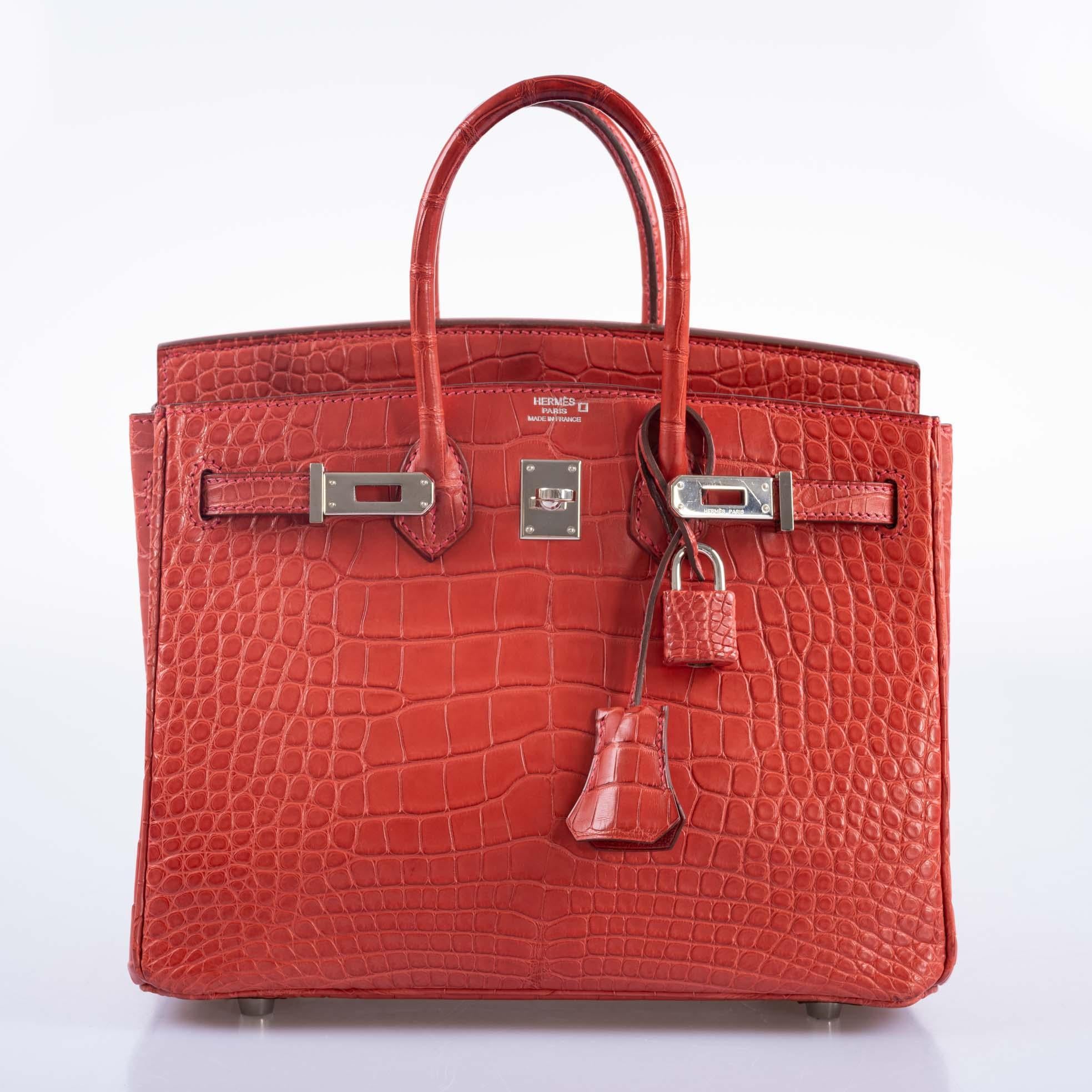 Hermès Birkin 25 Bougainville Matte Alligator Gold Hardware For Sale at ...