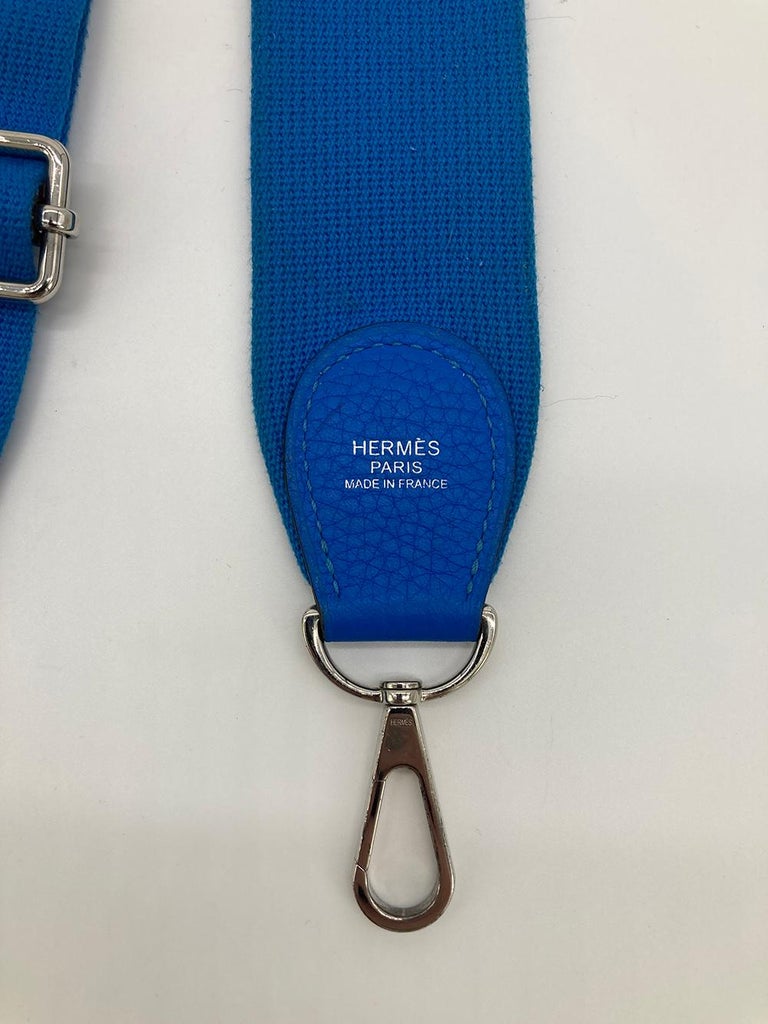 Hermes Blue Electric Clemence Leather Evelyne III 29 bag For Sale at ...