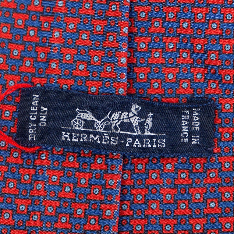 HERMES blue and red silk twill SPRAY CAN PRINT Tie For Sale at 1stDibs