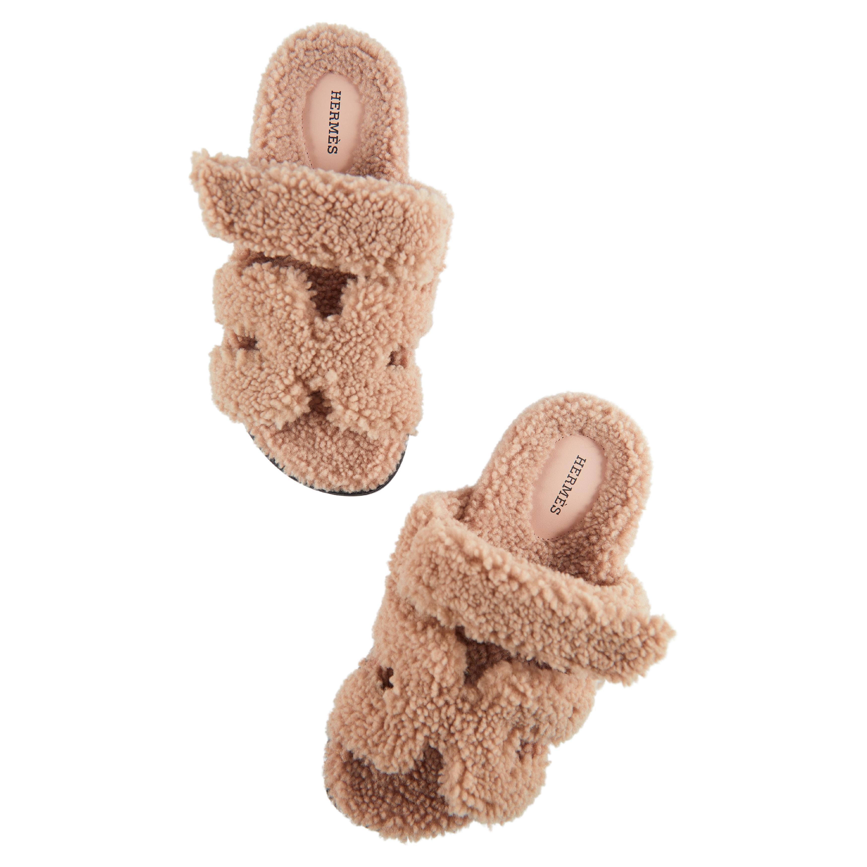 HERMÈS FULL SHEARLING CHYPRE SANDAL Orange Woolskin - Size 37.5 For Sale at 1stDibs