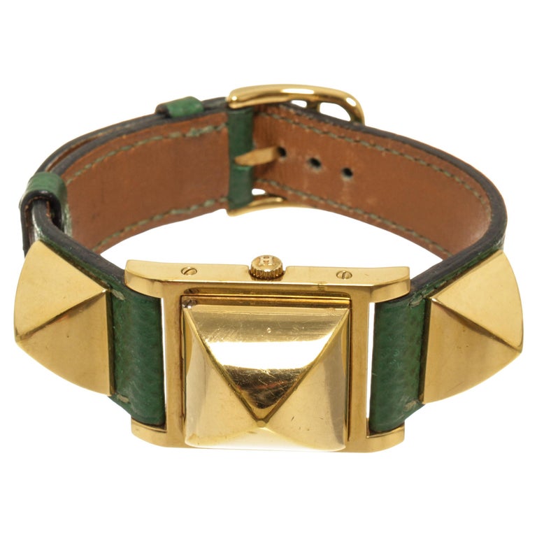 Hermès Montre Medor 23m en or plaqué vert et cuir avec quartz En vente ...