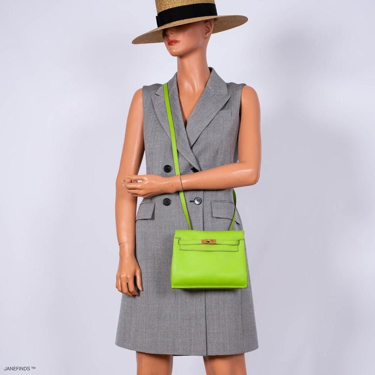 Hermès Kelly Danse II Vert Cru Swift with Gold Hardware - 2004, H ...