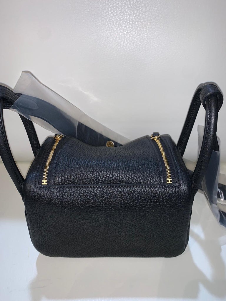 Hermes Mini Lindy Black Clemence Leather with Gold Hardware For Sale at ...