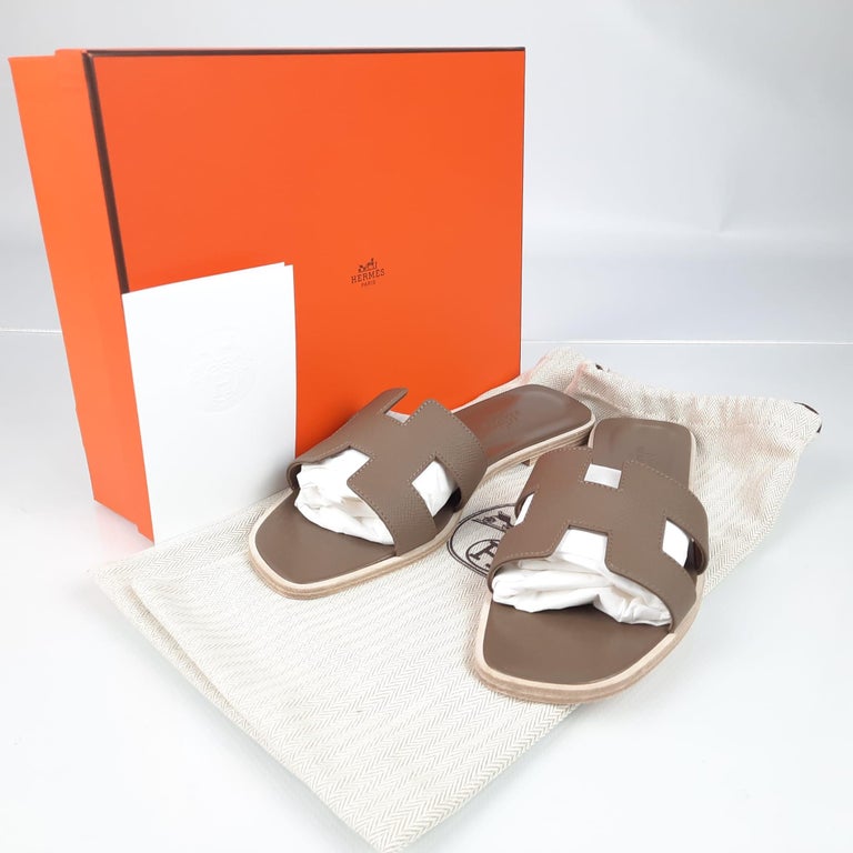 Hermes Oran Sandal Color Étoupe Epsom Calfskin Size 38 For Sale at 1stDibs
