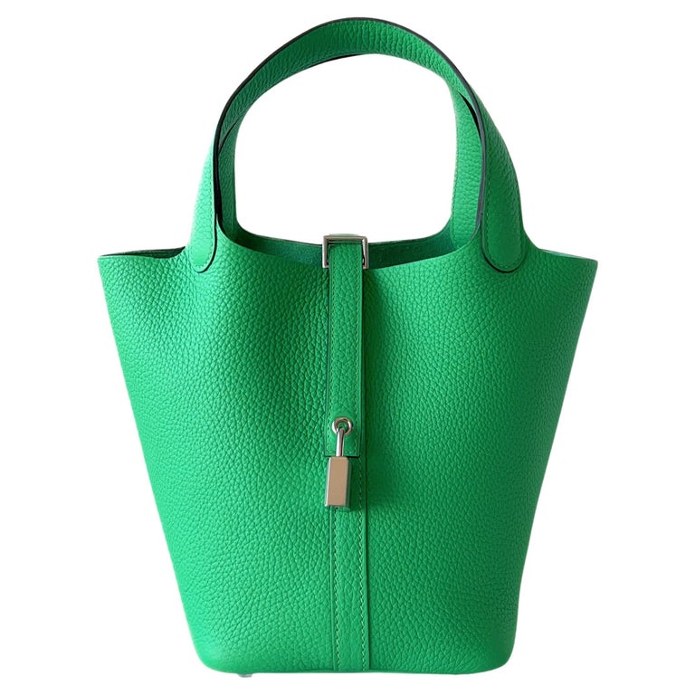 Hermès - Sac Picotin Lock 18 en cuir vert Clemence avec bandes ...