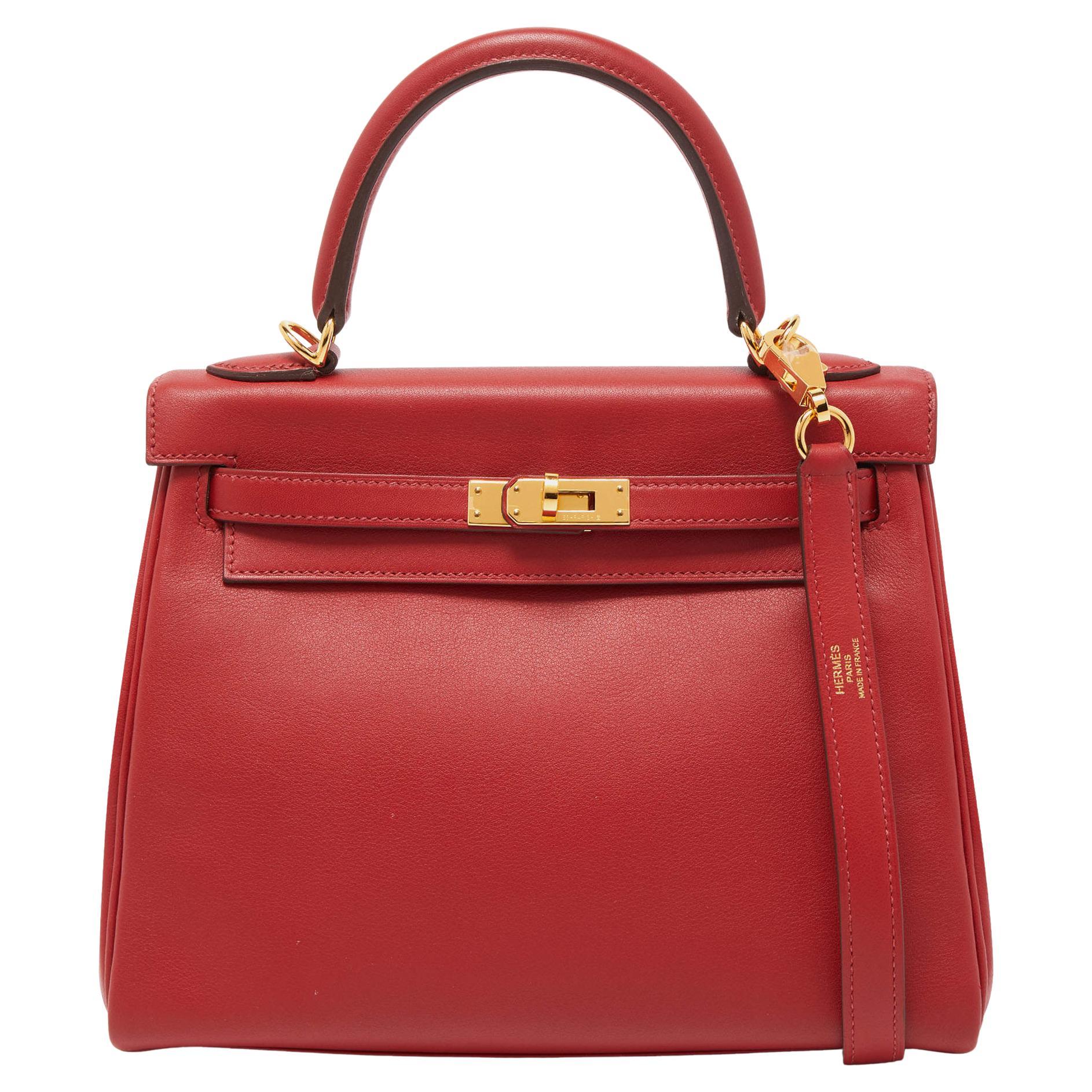 Hermès - Sac Kelly Retourne 25 en cuir Casaque rouge, finition dorée En ...