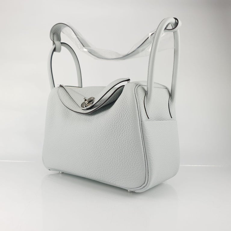 Hermes Sac Lindy 26 Taurillon Clemence Bleu Pale Palladium Plated ...