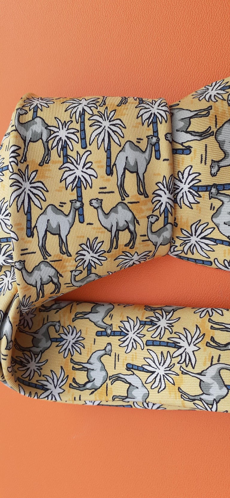 Hermès Silt Tie Camels Print Oasis Africa Theme For Sale at 1stDibs
