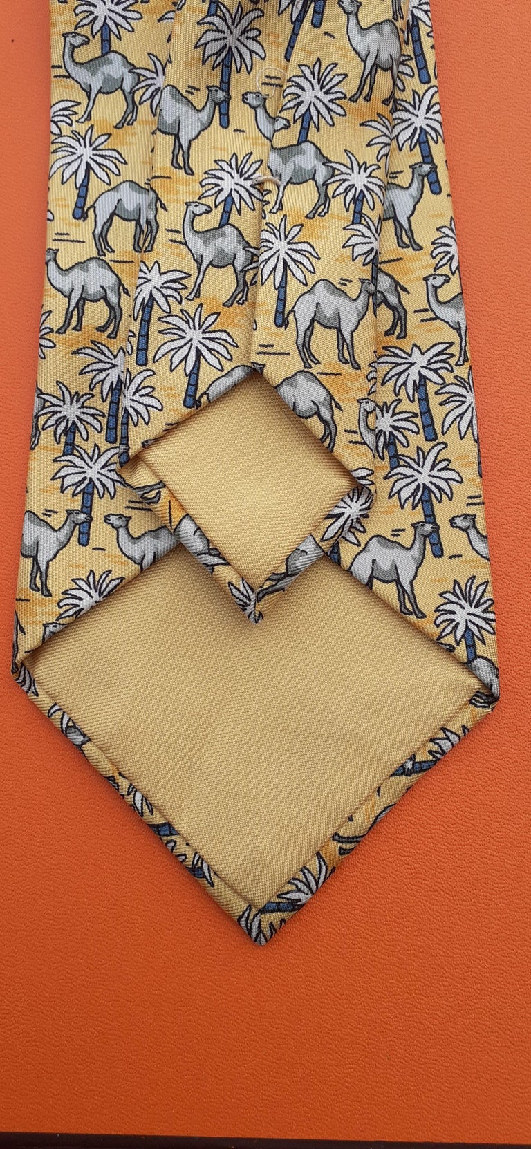Hermès Silt Tie Camels Print Oasis Africa Theme For Sale at 1stDibs