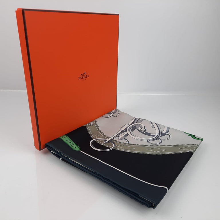 Hermes Vert Noir / Gris / Vert Square 90 Lift Profile For Sale at 1stDibs