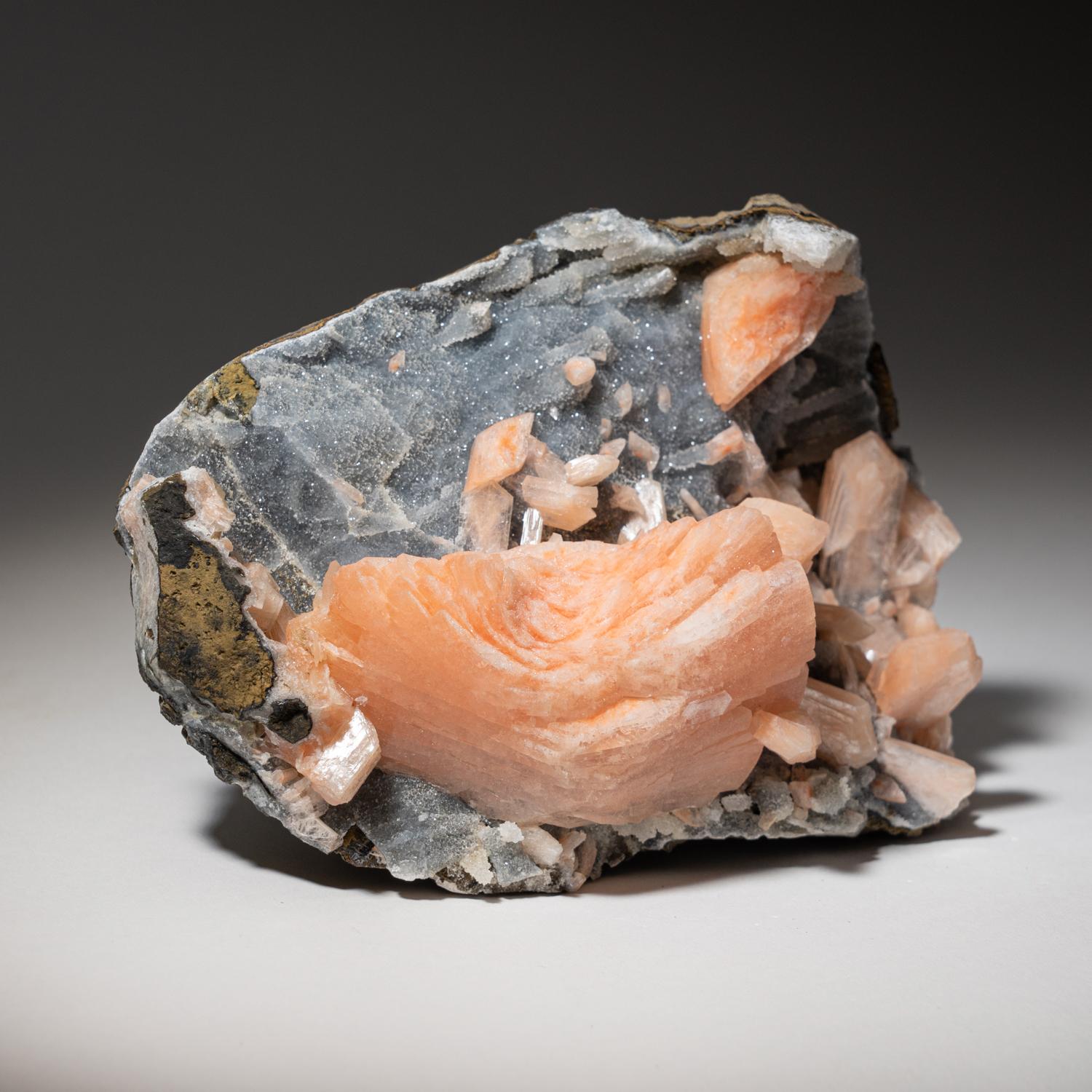 Heulandite on Chalcedony with Stilbite from Sawda, Maharashtra, India ...