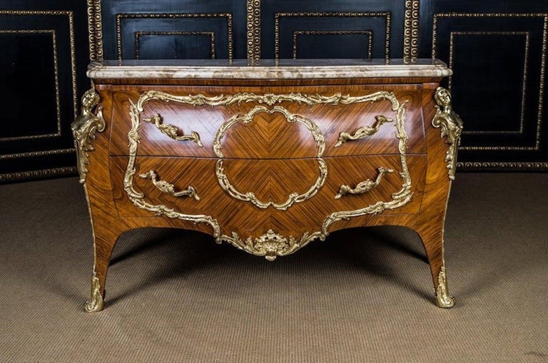 High Quality French Chest of Drawers in antique Louis Quinze Style ...