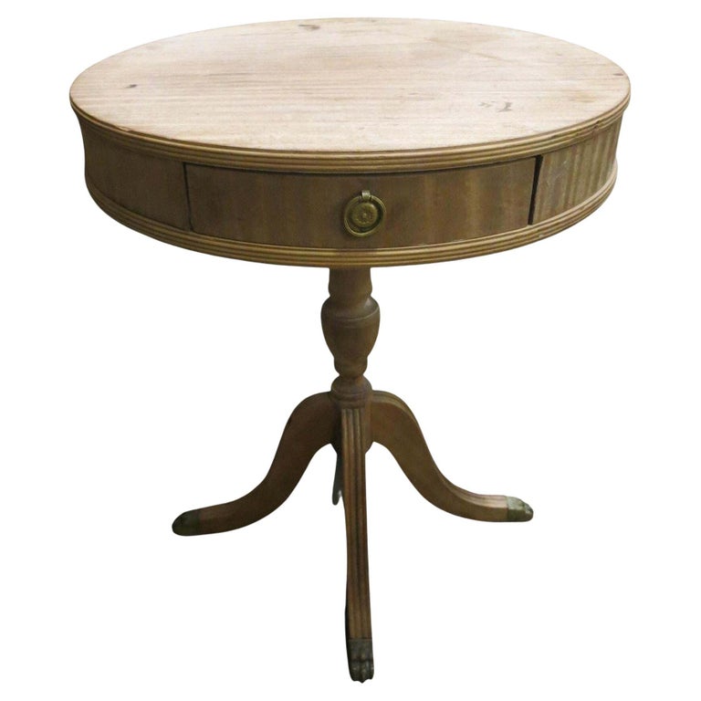 High Style Chippendale Round Side Table W/ Drawer For Sale at 1stDibs