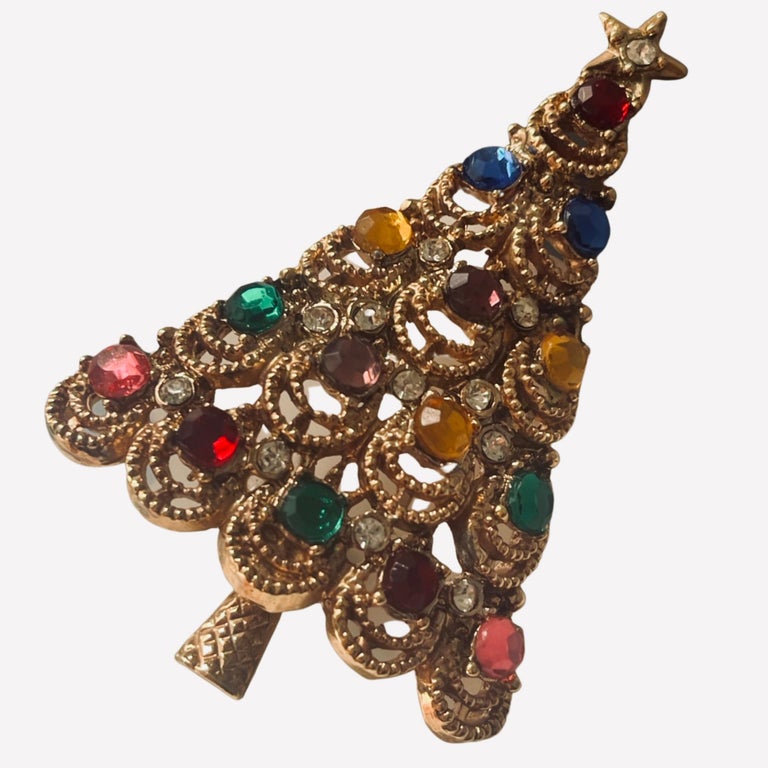 Hollycraft Christmas Tree Gold -Tone Brooch. Circa. 1938s-1948 at 1stDibs