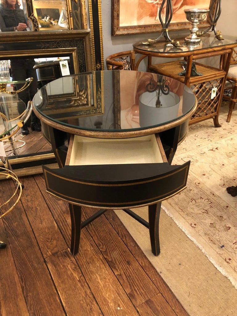 Hollywood Regency Black and Gold Round Center Table For Sale at 1stDibs