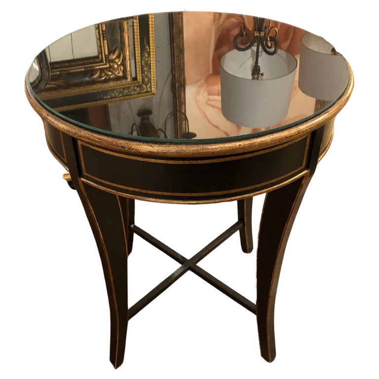 Hollywood Regency Black and Gold Round Center Table For Sale at 1stDibs