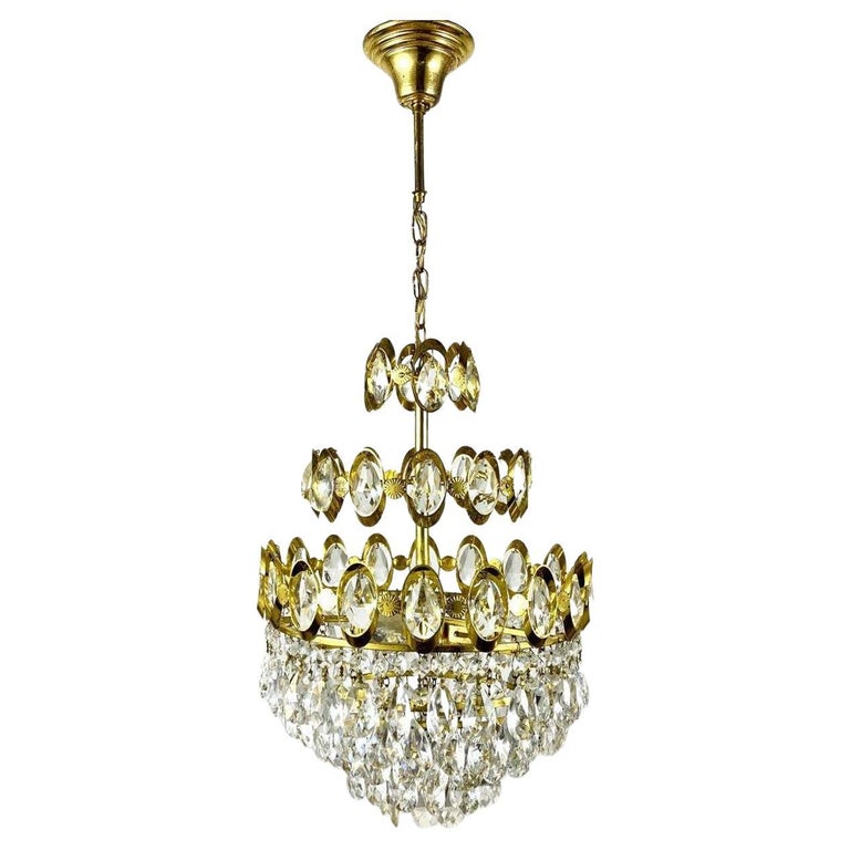 Lustre en cascade de style Hollywood Regency, éclairage en cristal ...