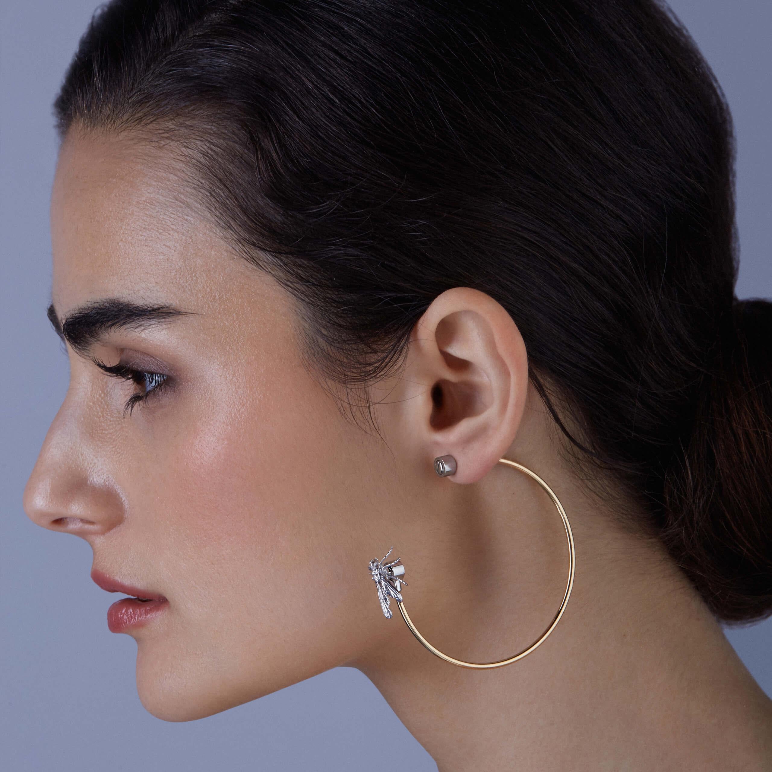 Hoop Mono Earring Nature, 18K For Sale at 1stDibs