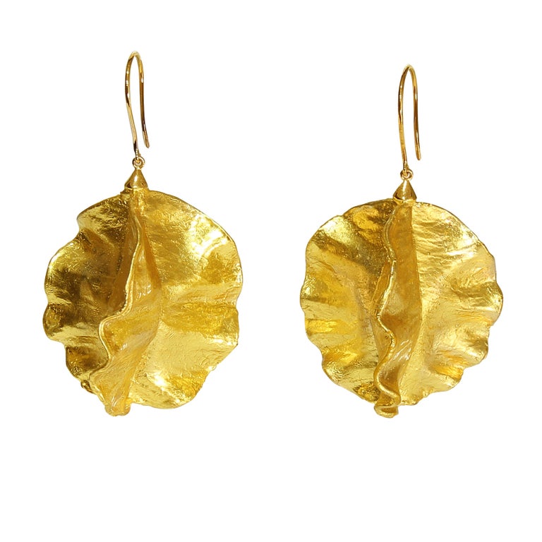 Hop Flower Gold Dangle Drop Earrings For Sale at 1stDibs