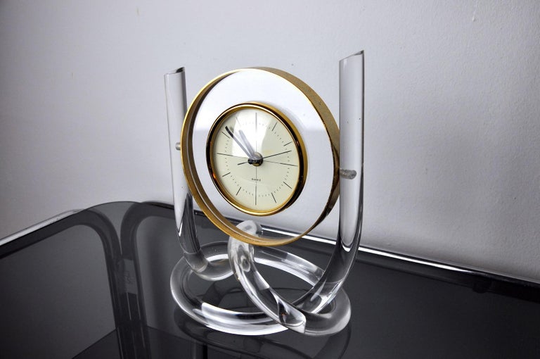 Horloge Lucite Hollywood Regency Italie 1980 For Sale at 1stDibs