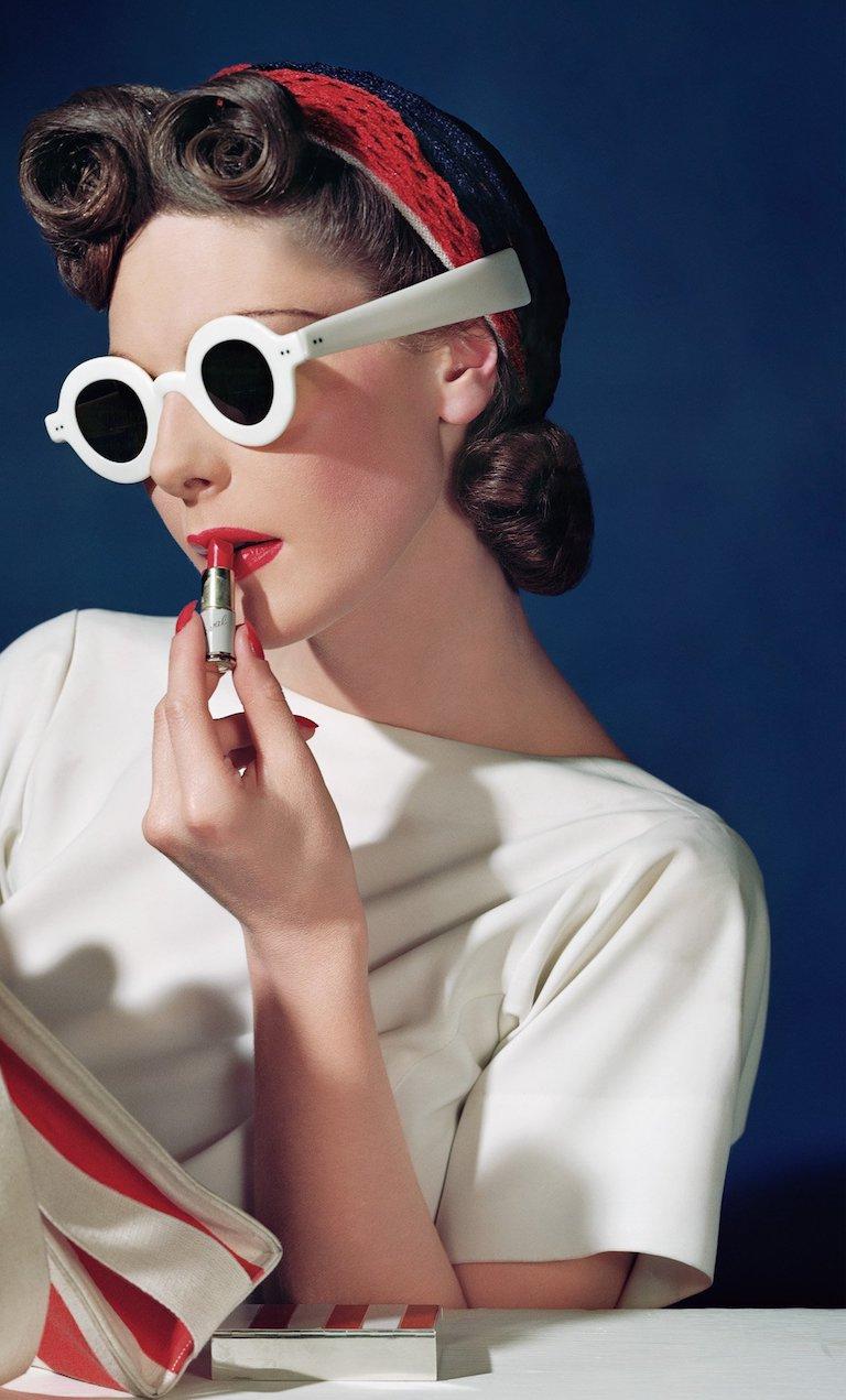 Horst P. Horst - Muriel Maxwell, Ensemble Sally Victor, Bag Paul Flato ...