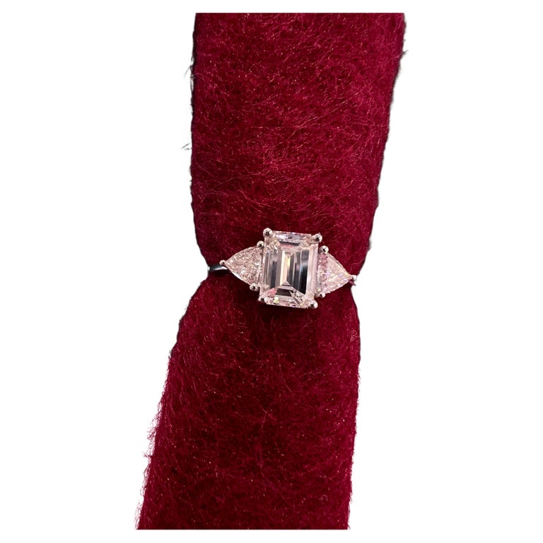 HRD Certified 2.13 Carat Emerald Diamond Ring For Sale at 1stDibs