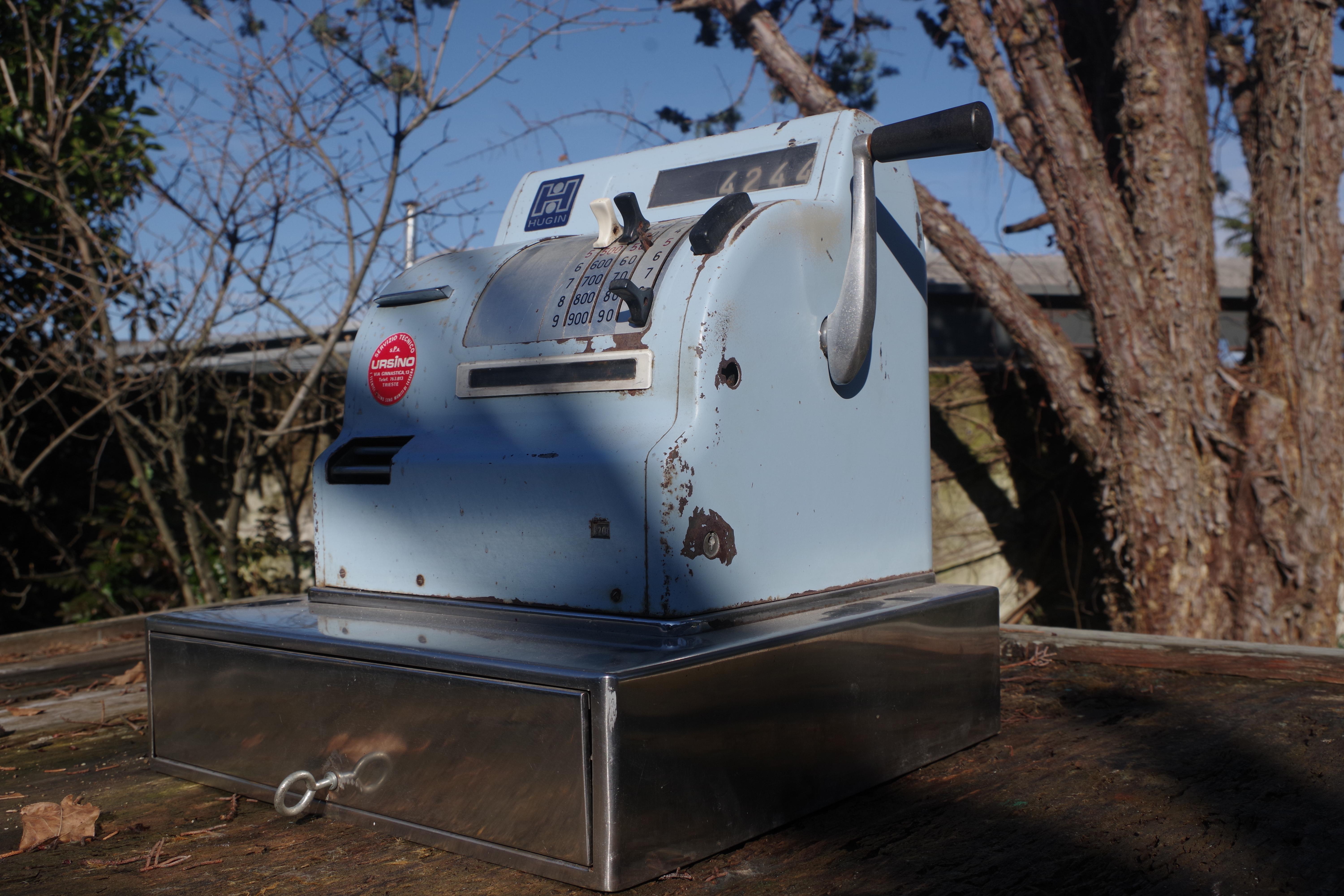 Hugin 1950s Cash Register For Sale at 1stDibs | hugin cash register