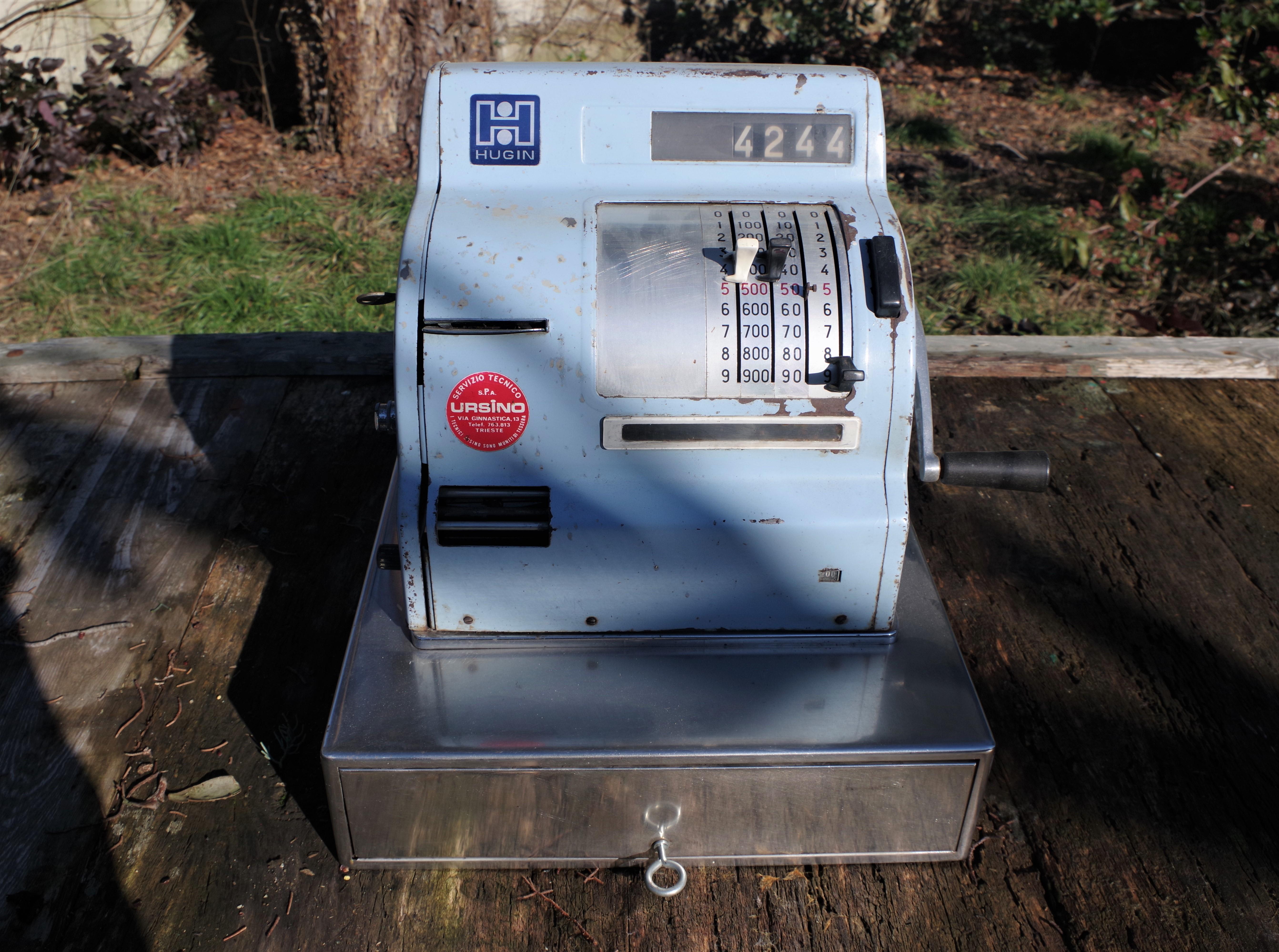 Hugin 1950s Cash Register For Sale at 1stDibs | hugin cash register