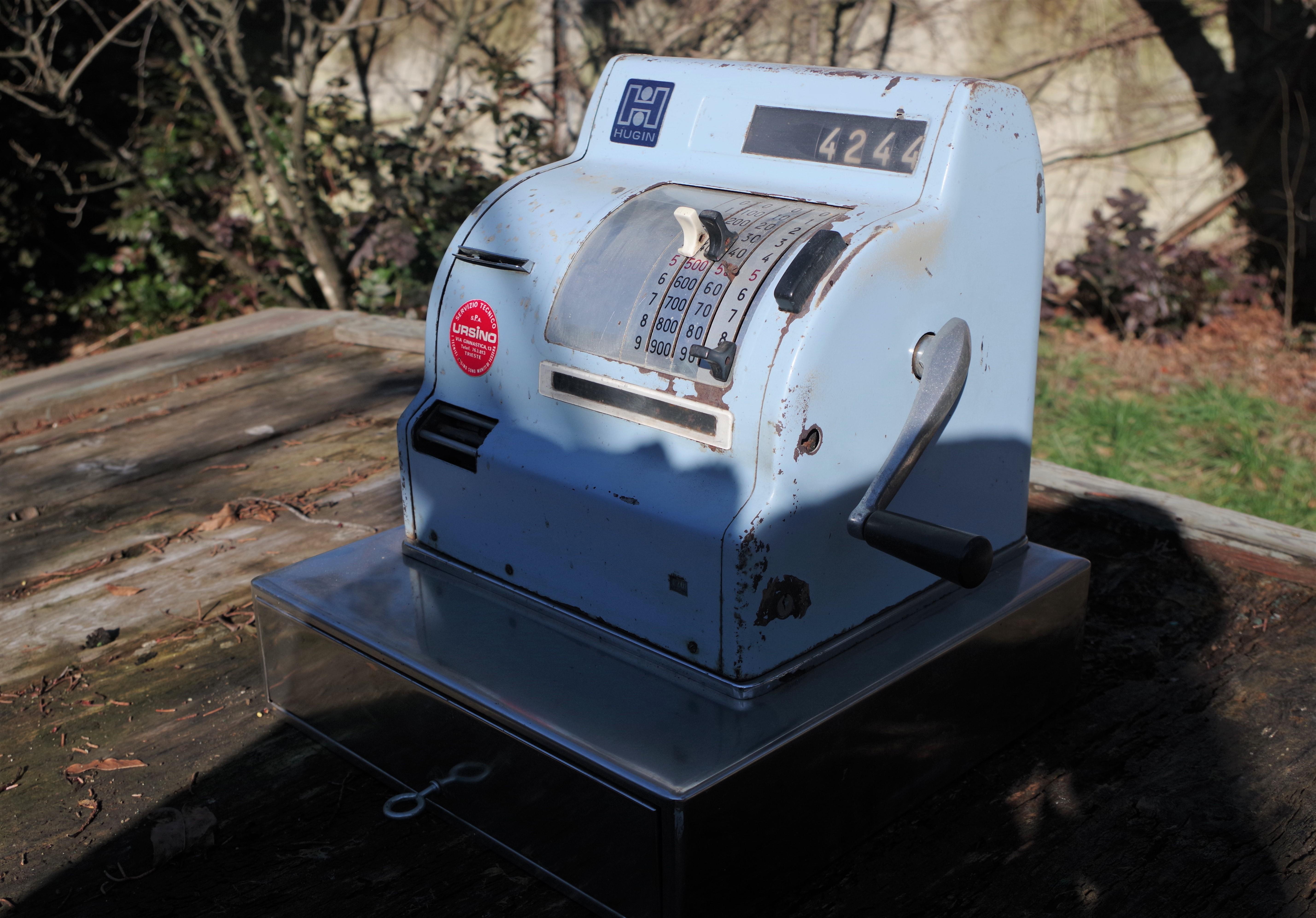 Hugin 1950s Cash Register For Sale at 1stDibs | hugin cash register