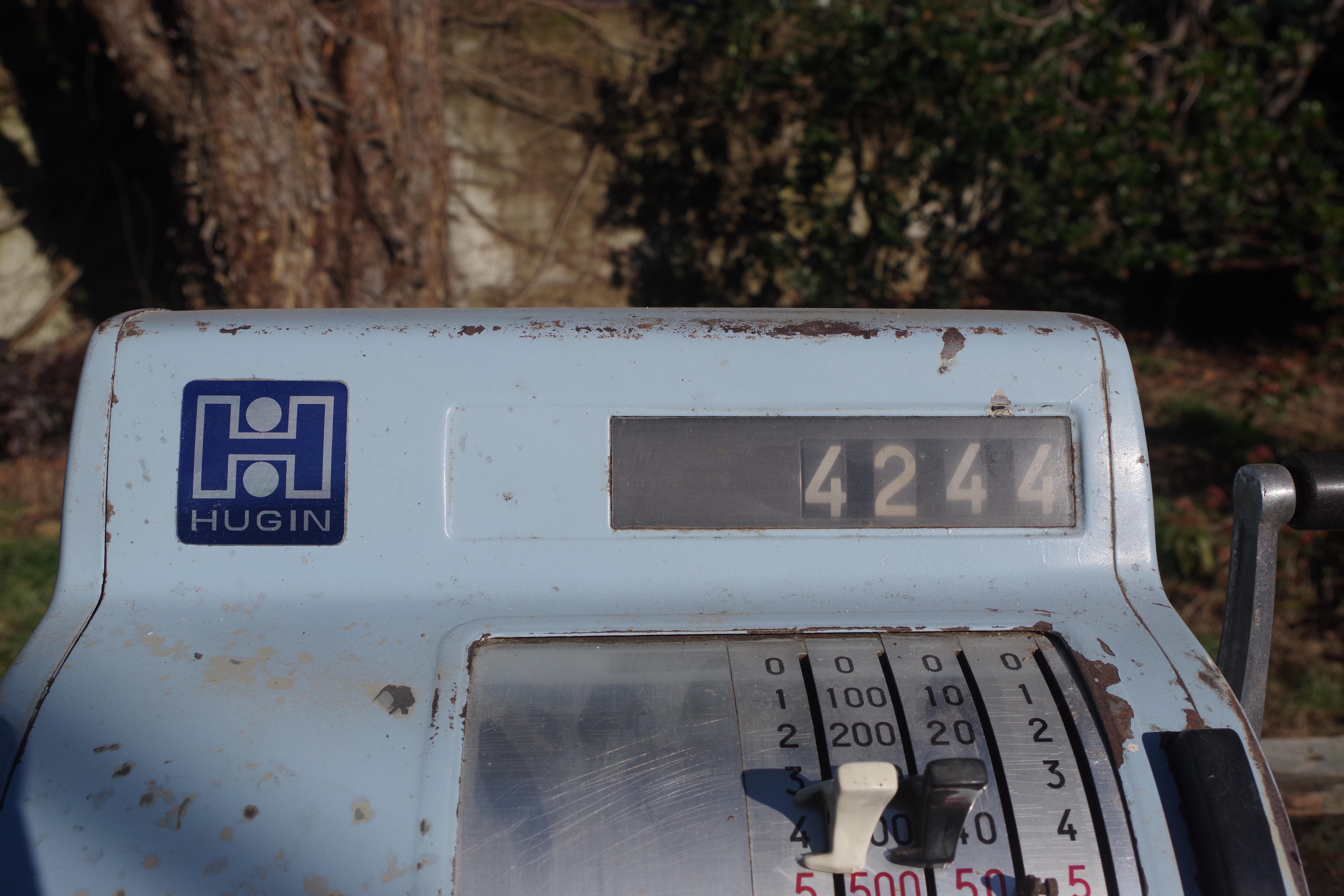 Hugin 1950s Cash Register For Sale at 1stDibs | hugin cash register