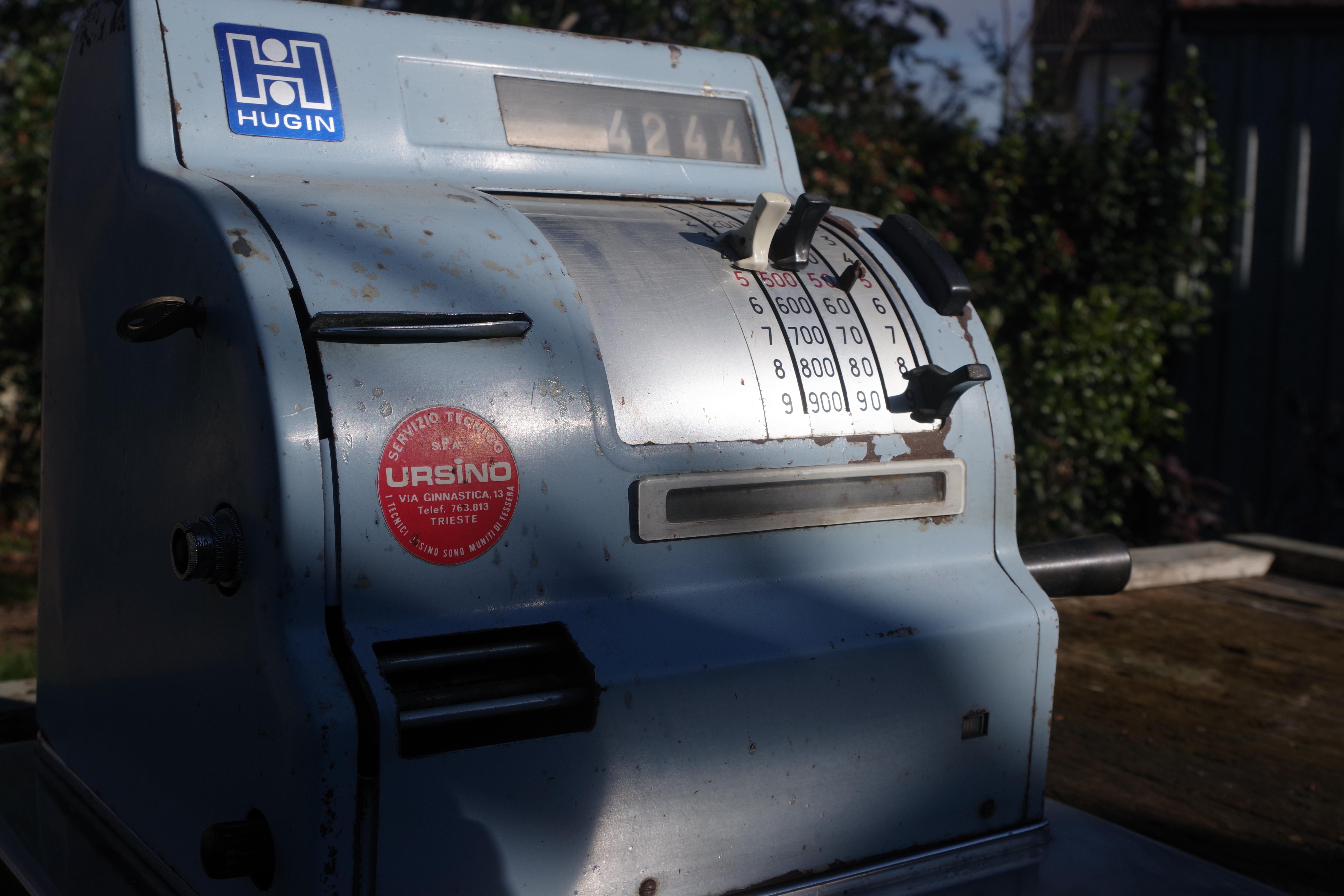 Hugin 1950s Cash Register For Sale at 1stDibs | hugin cash register