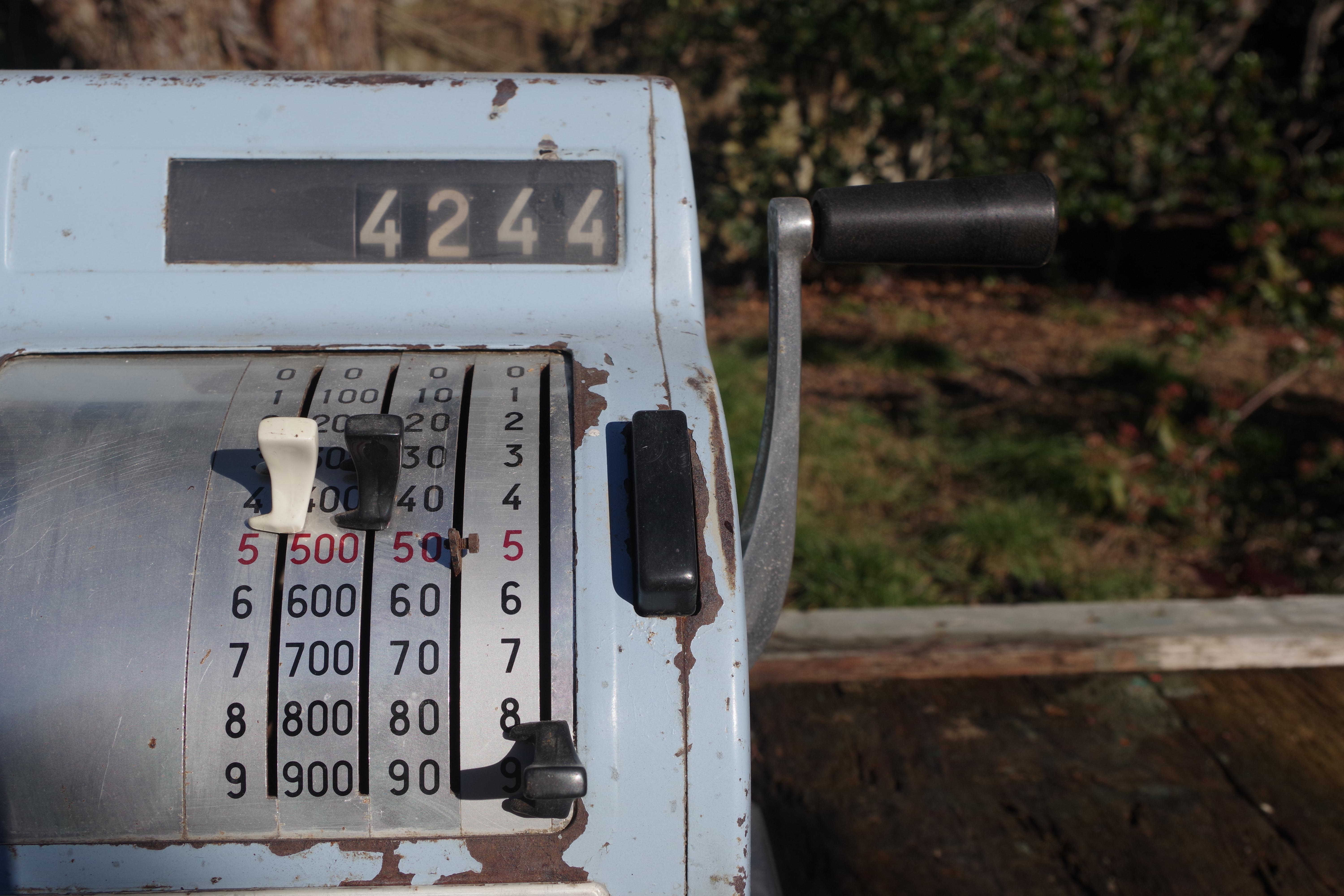 Hugin 1950s Cash Register For Sale at 1stDibs | hugin cash register