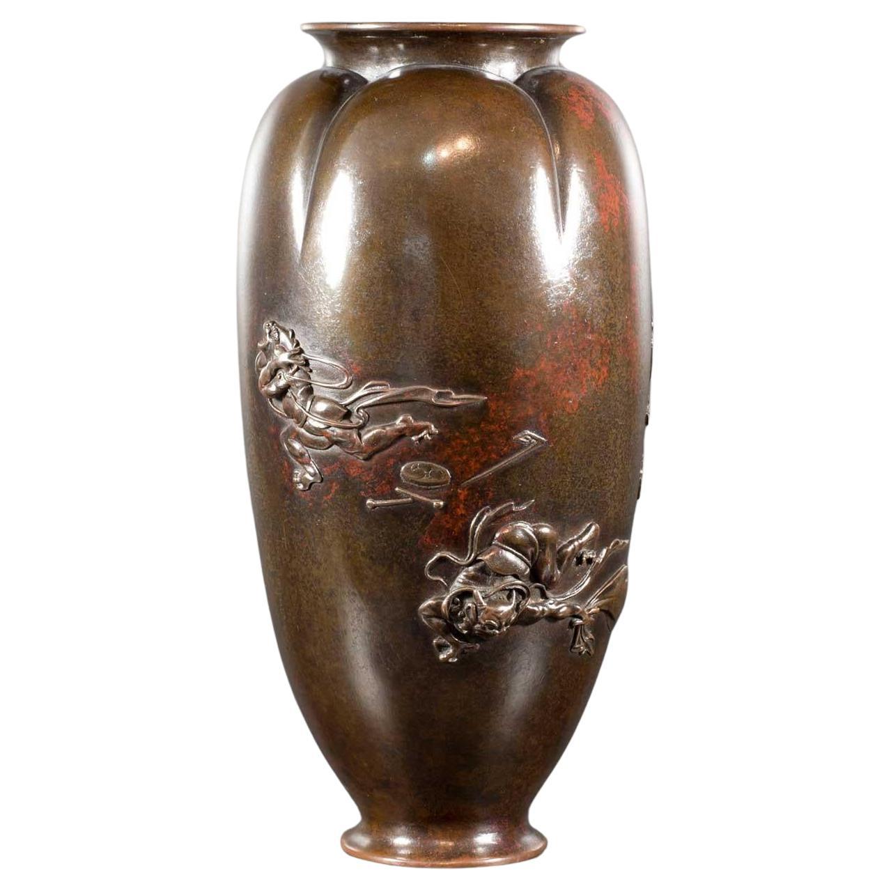 A Great Japanese bronze vase depicting a hawk, signed by Masayuki 正之 ...