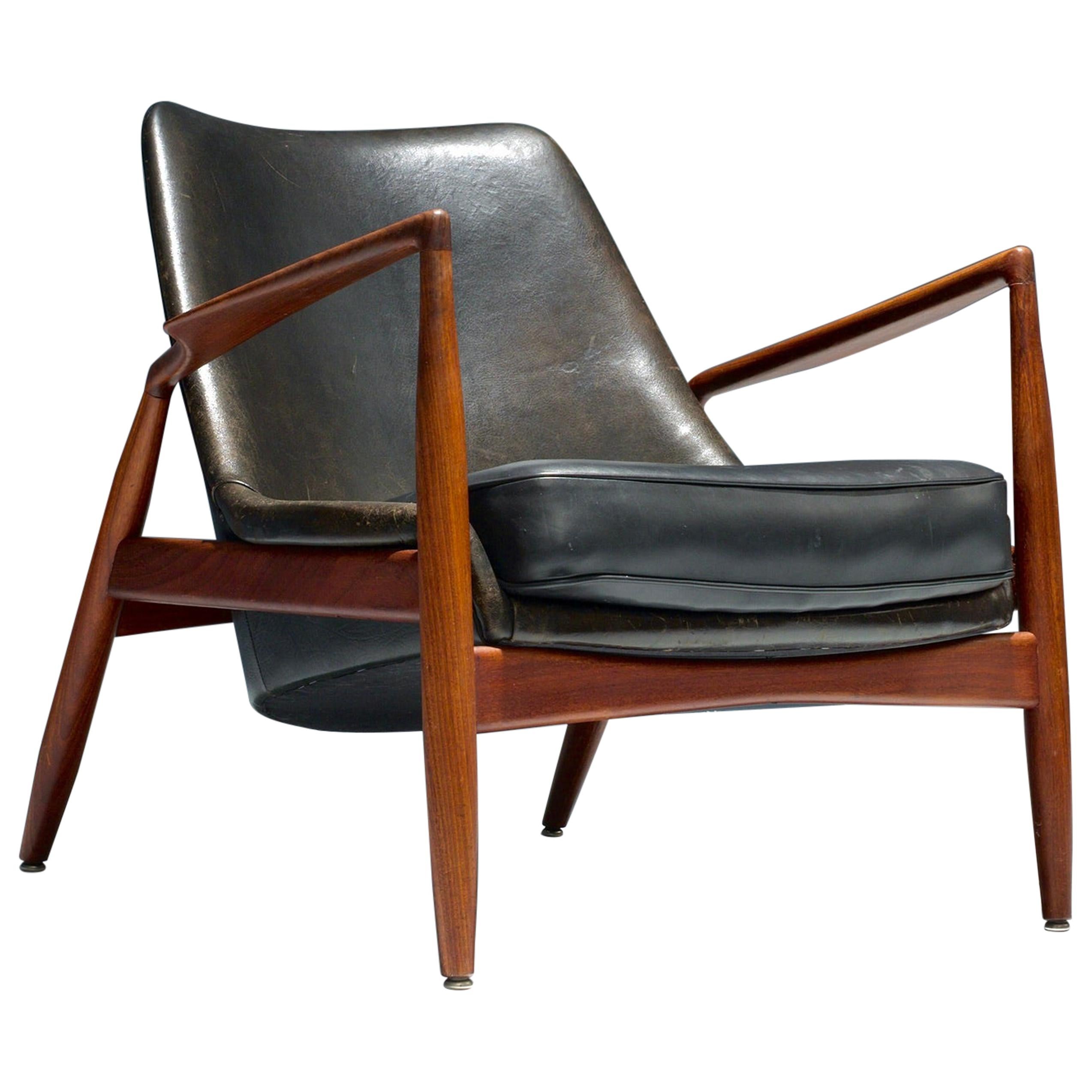 Ib Kofod-Larsen Lounge Chair in Black Leather and Teak For Sale at 1stDibs
