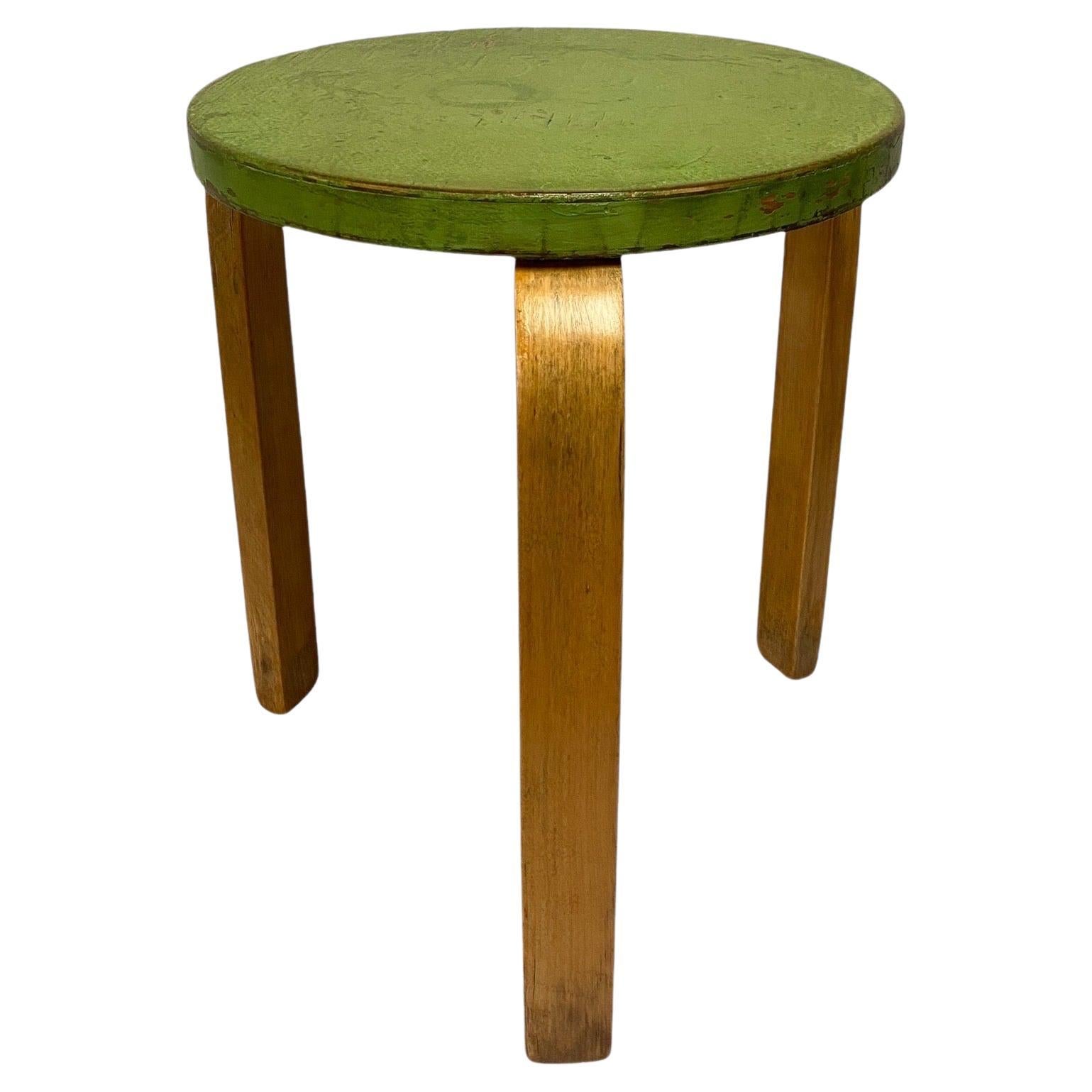 Iconic Alvar Aalto 3-legged Stool Model 60, Birch and Green Paint, Artek 1940s For Sale at 1stDibs