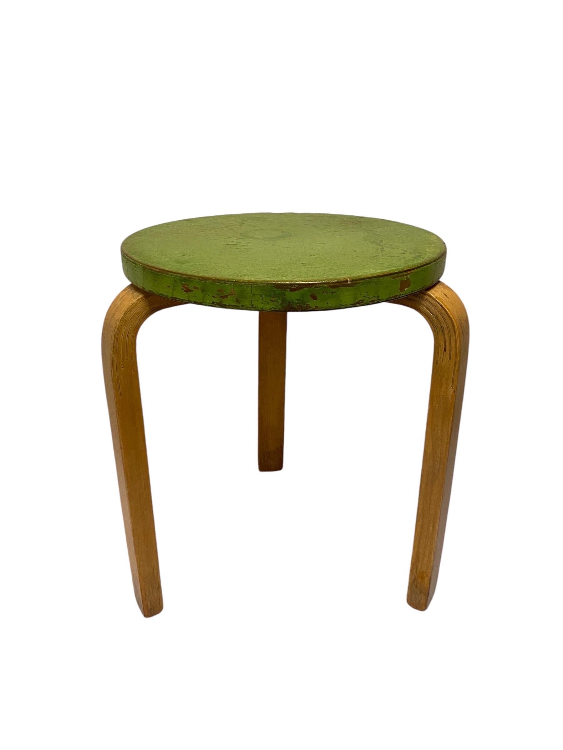Iconic Alvar Aalto 3-legged Stool Model 60, Birch and Green Paint, Artek 1940s For Sale at 1stDibs
