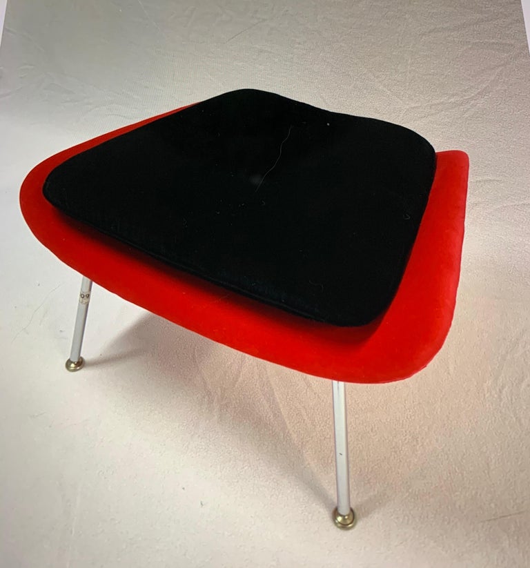 Iconic Mid-Century Modern Knoll Womb Chair and Ottoman For Sale at 1stDibs