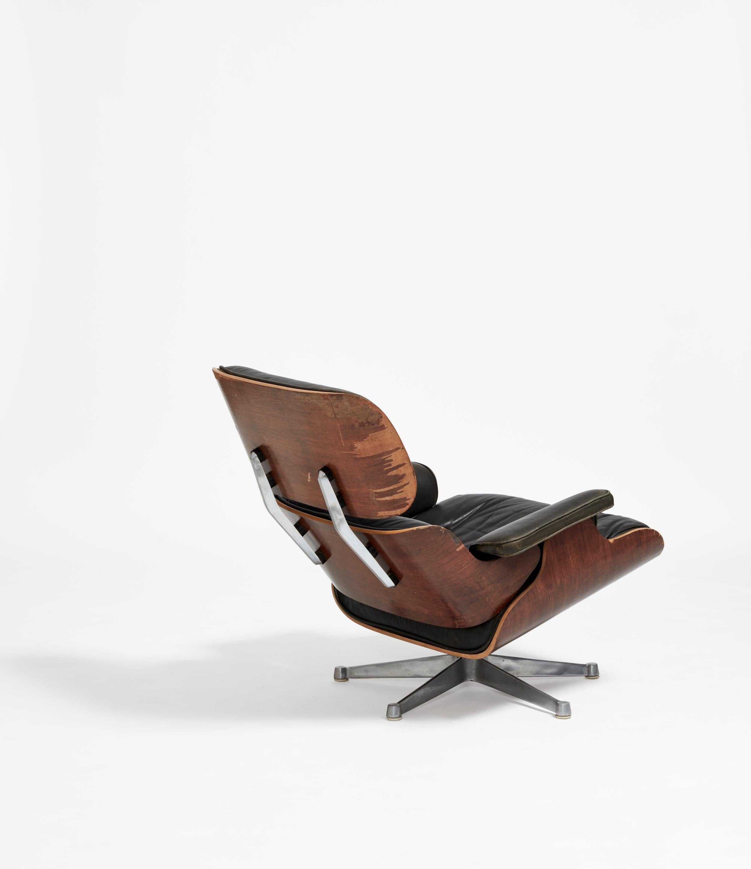 Iconic Vintage Eames Lounge Chair in Leather and Cherrywood at 1stDibs