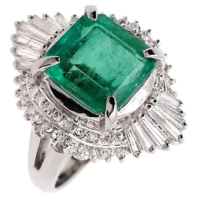 IGI Certified 3.85ct Colombian Emerald and 0.80ct Natural Diamonds Platinum Ring For Sale at 1stDibs