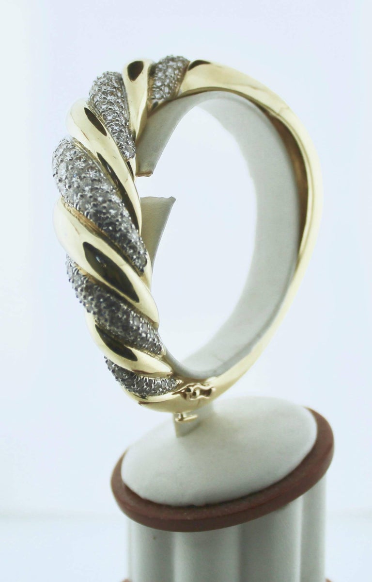 18 Karat Yellow Gold Diamond Bangle Bracelet For Sale at 1stDibs