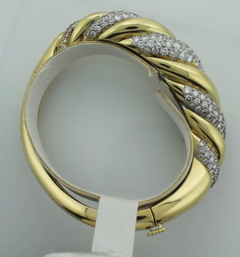 18 Karat Yellow Gold Diamond Bangle Bracelet For Sale at 1stDibs
